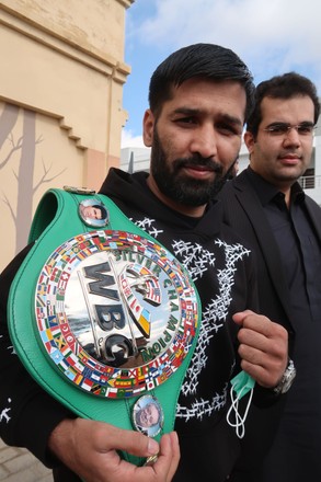 People Greet Pakistani Boxer Mohammad Waseem Editorial Stock Photo ...