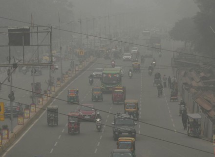 Dense Fog In Patna, Bihar, India - 05 Jan 2022 Stock Pictures ...