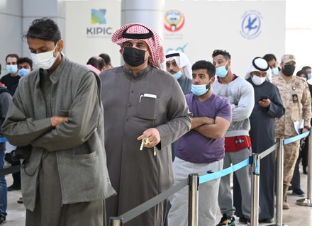 People Queue Covid19 Vaccination Center Hawalli Editorial Stock Photo ...