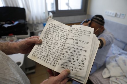 Ultraorthodox Patient Performs Prayer Icus Covid19 Editorial Stock ...