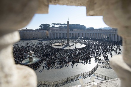 Pope Francis Adresses Crowd Window Apostolic Editorial Stock Photo ...