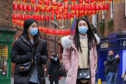 __COUNT__ imágenes de People wearing face masks in London, UK - 24 Jan ...