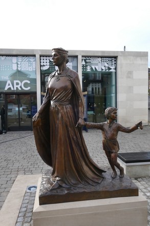 Fotos de stock de unveiling statue licoricia winchester hampshire ...