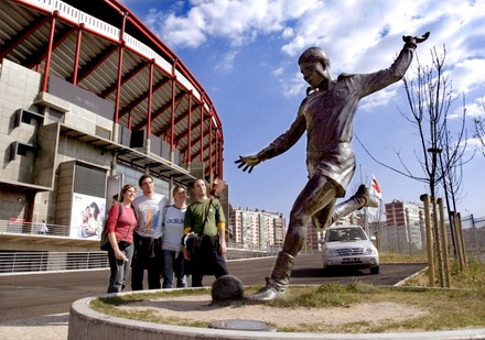 5 Eusébio da silva ferreira statue Stock Pictures, Editorial Images and ...