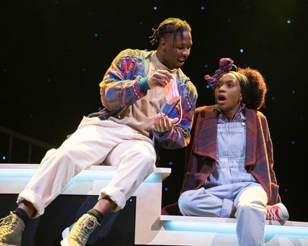 8 imágenes de Running With Lions. Play performed at the Lyric Theatre ...