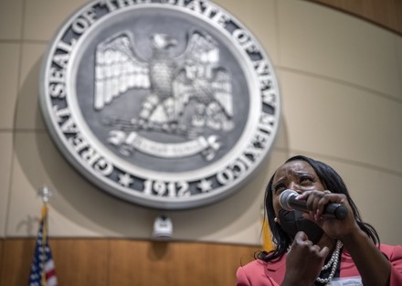 Rayetta Baty Retired School Principal Sings Editorial Stock Photo ...