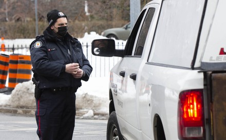 Police Officer Wearing Face Mask Seen Editorial Stock Photo - Stock ...