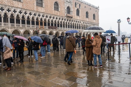 Seasonal Weather, Venice, Veneto, Italy - 15 Feb 2022 Stock Pictures ...