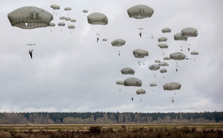 250 Airborne drop Stock Pictures, Editorial Images and Stock Photos ...