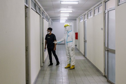 Officer Seen Cleaning Isolation Room During Editorial Stock Photo ...