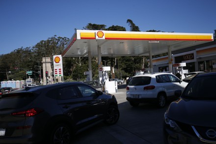 Shell gas station in San Francisco, US - 21 Feb 2022 Stock Pictures ...