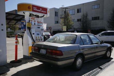 Shell gas station in San Francisco, US - 21 Feb 2022 Stock Pictures ...