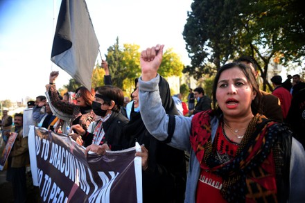 __COUNT__ Pakistan Federal Union of Journalists (PFUJ) observe a 'Black ...