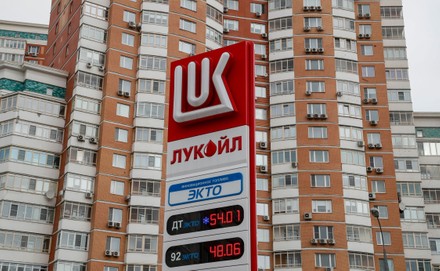 Lukoil Emblem Lukoil Petrol Station Moscow - Foto de stock de contenido ...