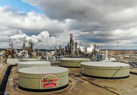 750 Crude oil refinery Stock Pictures, Editorial Images and Stock ...