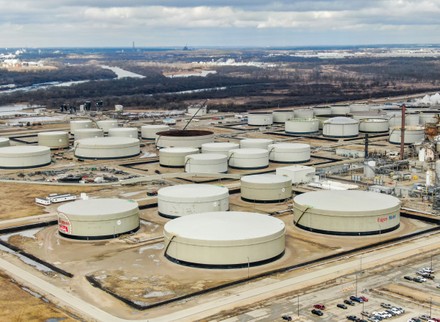 750 Crude oil refinery Stock Pictures, Editorial Images and Stock ...
