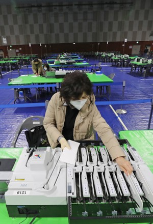 Officials Check Ballot Sorting Machines Polling Editorial Stock Photo ...