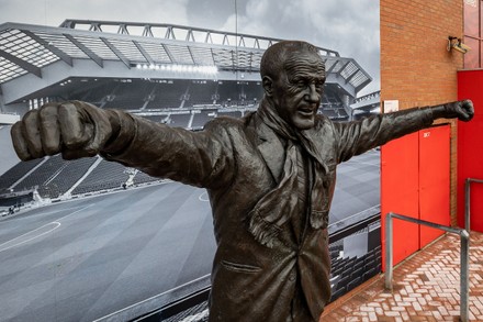 Bill Shankly Sculpture Outside Kop Stand Editorial Stock Photo - Stock ...