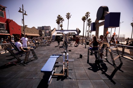 Bodybuilder Ike Catcher Lifts Tourist Air Editorial Stock Photo - Stock ...