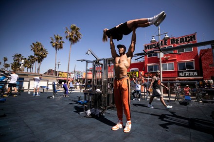 Bodybuilder Ike Catcher Lifts Tourist Air Editorial Stock Photo - Stock ...