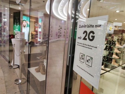 Barriers Front Retail Stores Allee Acarden Editorial Stock Photo ...