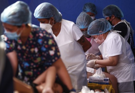 HEALTH WORKERS CONDUCT FREE CIRCUMCISION PROCEDURES Editorial Stock ...