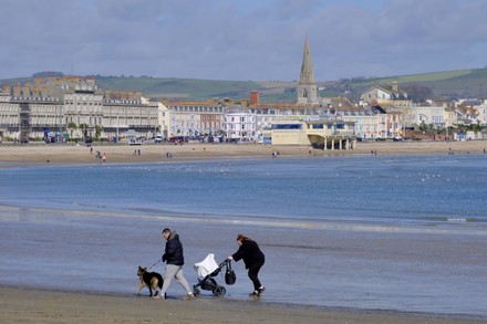 Seasonal weather, Weymouth, Dorset, UK - 17 Mar 2022 Stock Pictures ...