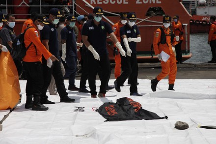 imágenes de Indonesia Sriwijaya Air Flight SJ182 Crash, Jakarta - 11 ...