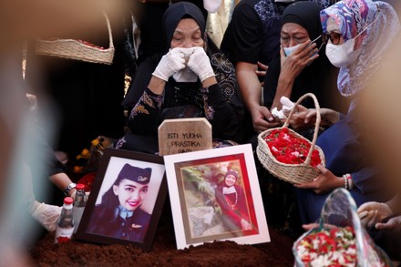 Families Relatives Attending Funeral Ceremony Isti Editorial Stock ...