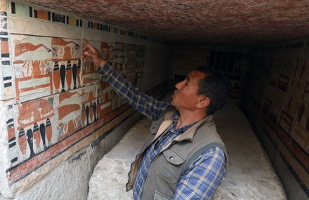 Egyptian Archaeologist Speaks Inside Tomb Woman Editorial Stock Photo ...