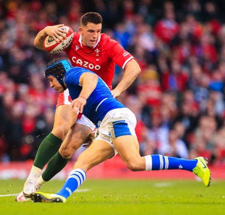 Owen Watkin Wales Evades Attempted Tackle Editorial Stock Photo - Stock ...