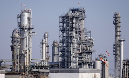 500 Shell oil refinery Stock Pictures, Editorial Images and Stock ...