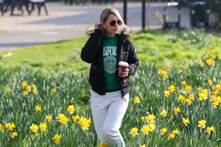 imágenes de Warm spring weather in London, London, UK - 23 Mar 2022 ...