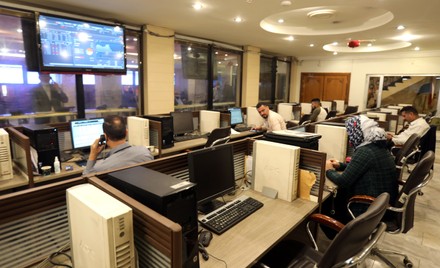 Iraq Stock Exchange Employees Observe Stock Editorial Stock Photo ...
