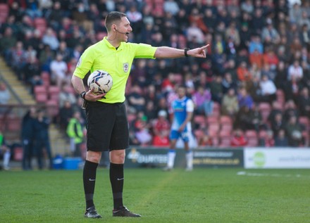 54 Referee simon mather Stock Pictures, Editorial Images and Stock ...
