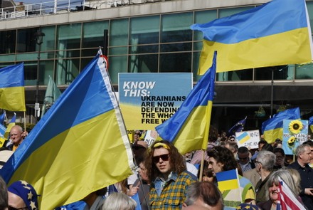 Pro-Ukraine demonstration, London, UK - 26 Mar 2022 Stock Pictures ...