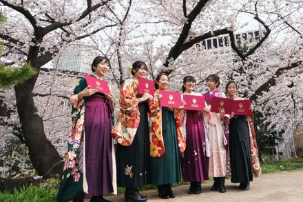 University Graduates Wearing Hakama Kimono Graduation Editorial Stock ...