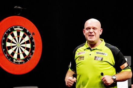 250 Darts players player Stock Pictures, Editorial Images and Stock ...