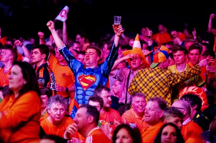 1,000 Darts players Stock Pictures, Editorial Images and Stock Photos ...
