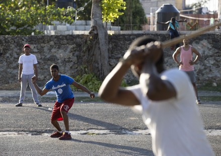 imágenes de Dominican baseball is 'cooked' in the popular street game ...