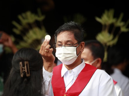 Catholic Lay Minister Offers Blessings Devotee Editorial Stock Photo ...