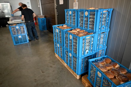 2,000 World food kitchen Stock Pictures, Editorial Images and Stock ...