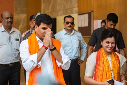 Press Conference Of MLA Ravi Rana And Wife Navneet Rana, Mumbai ...