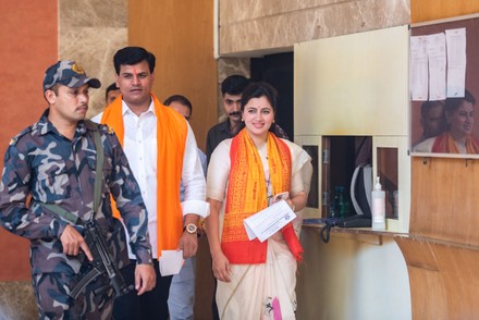 Press Conference Of MLA Ravi Rana And Wife Navneet Rana, Mumbai ...