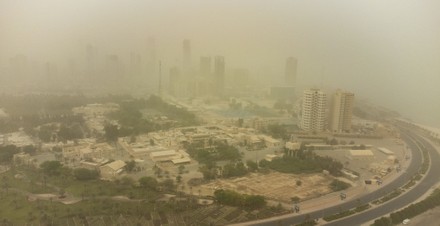 Dust storm hits in Kuwait City - 24 Apr 2022 Stock Pictures, Editorial ...
