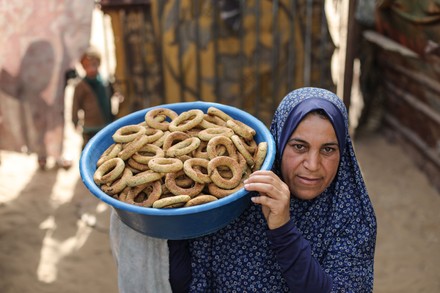 Palestinian Woman Checks On Formed Traditional Editorial Stock Photo ...