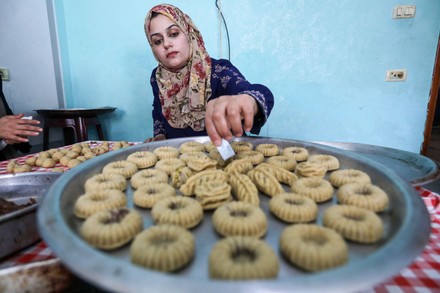 Palestinian Women Make Traditional Datefilled Cookies Editorial Stock ...