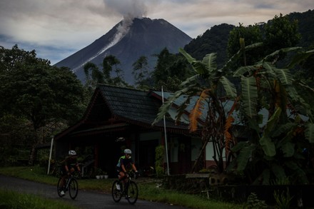 Mount Merapi Volcanic Mountain Spews Volcanic Editorial Stock Photo ...