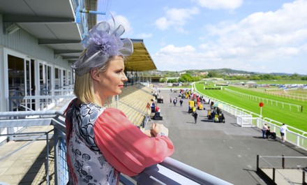 Newton Abbot Races, Horse Racing, Newton Abbot Racecourse ...