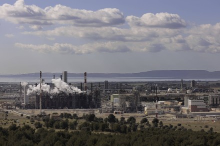 Berre Pond Lyondell Basel Refinery Berre Editorial Stock Photo - Stock ...